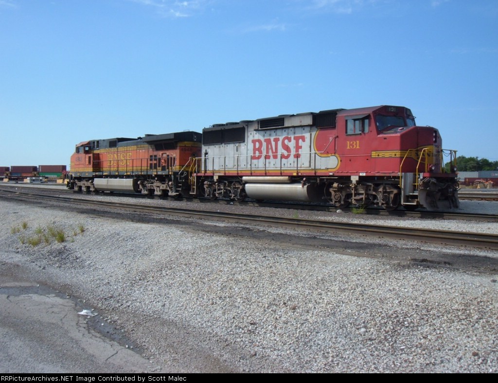 BNSF 4948 & 131